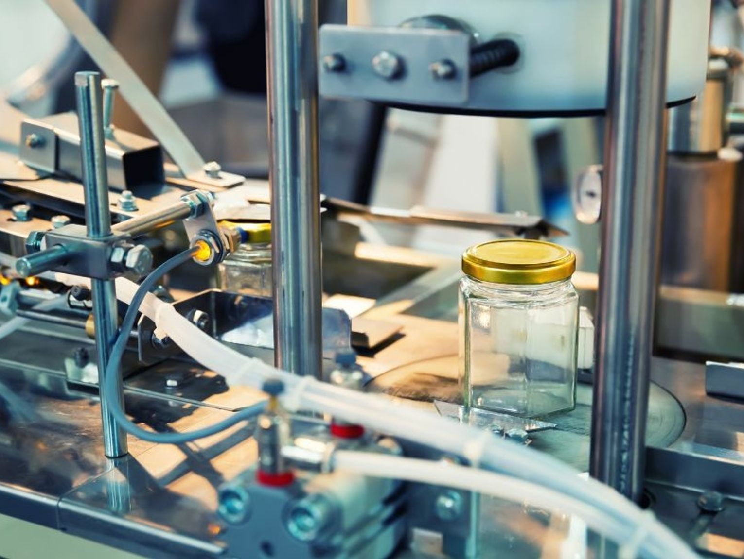 4 Benefits of Purchasing a Lid Press Machine