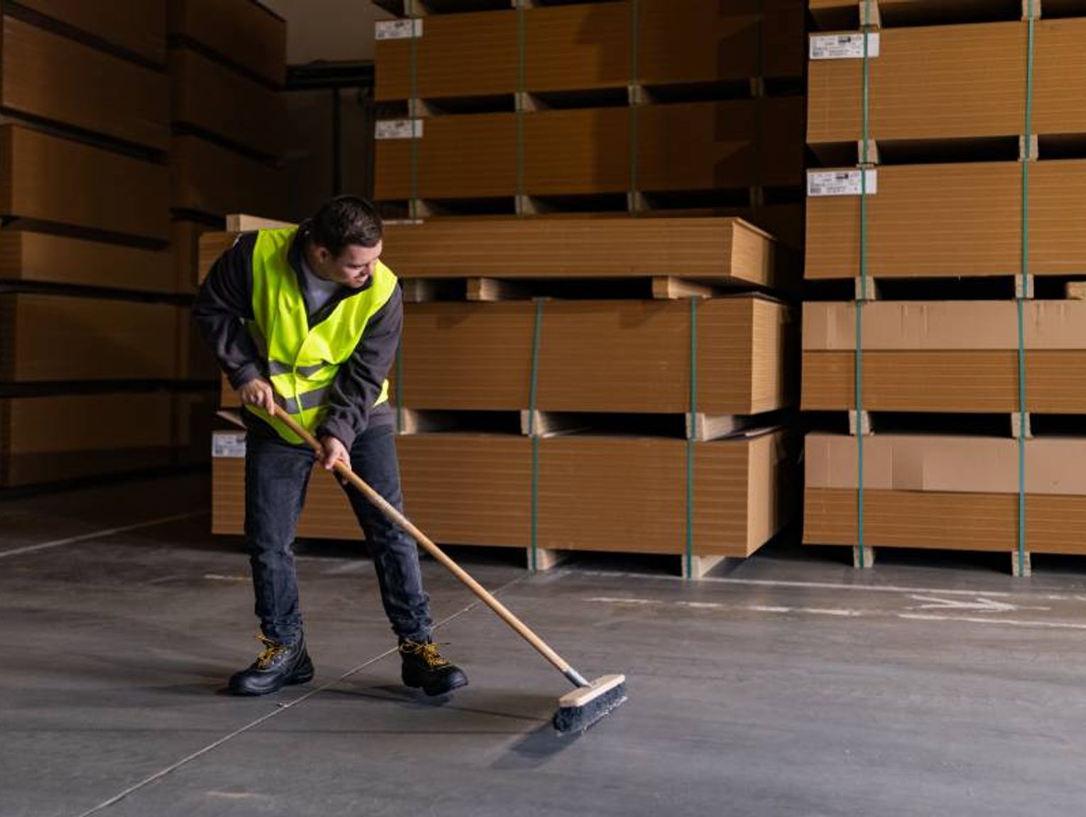 Tips for Keeping Warehouse Floors Free of Clutter